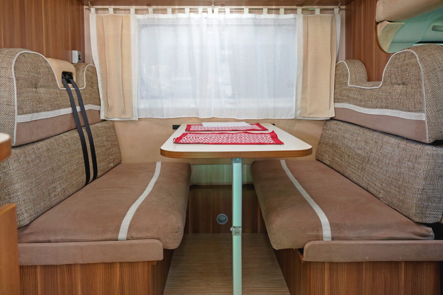 Best RV Kitchen Table and Chairs for Cozy Spaces