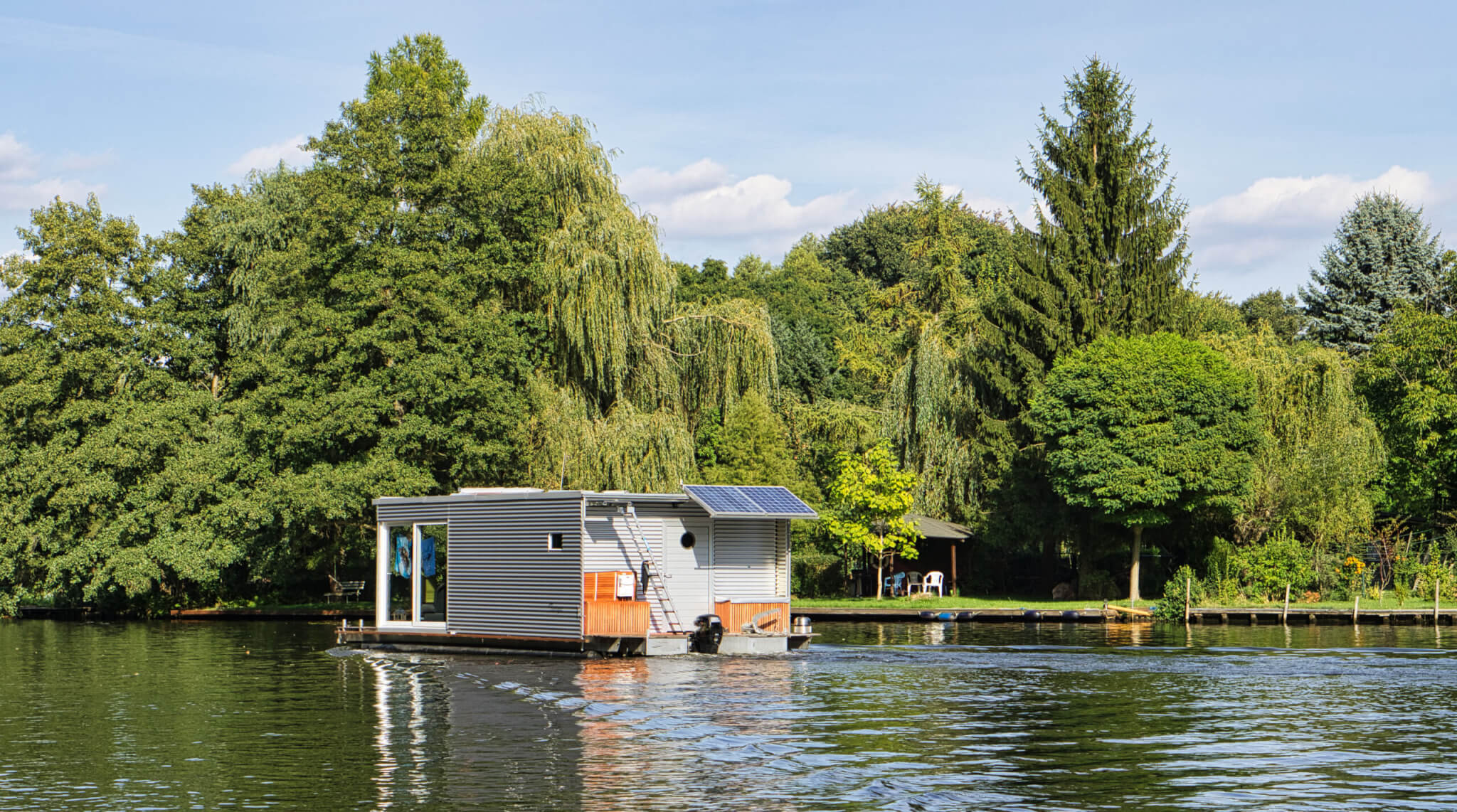 8 Key Insights on Houseboat Living Pros and Cons for Potential Residents