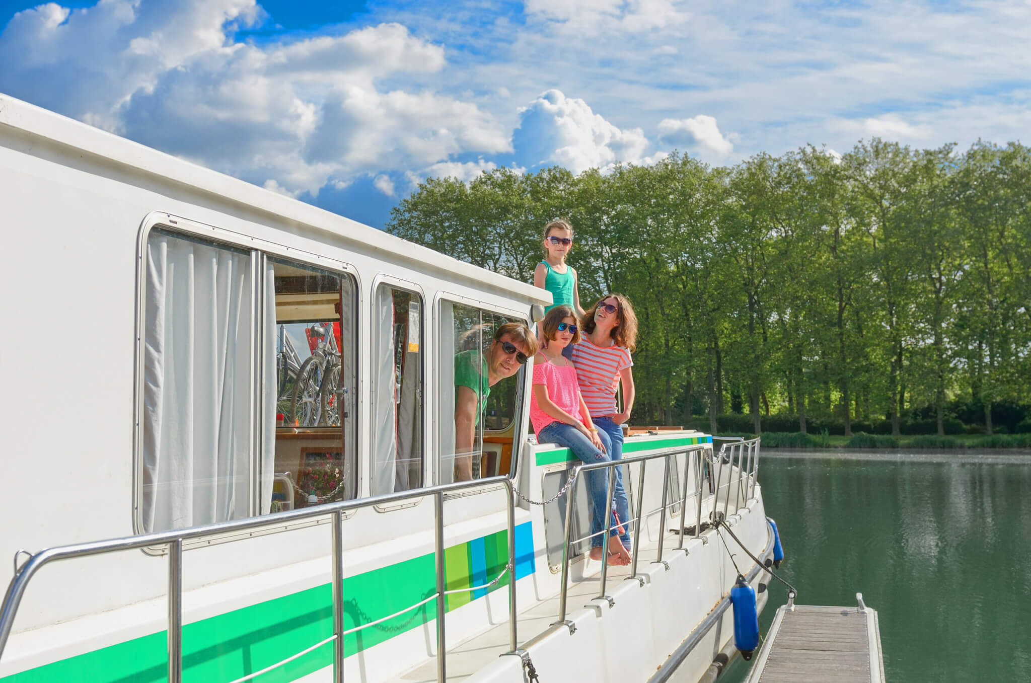 8 Key Insights on Houseboat Living Pros and Cons for Potential Residents
